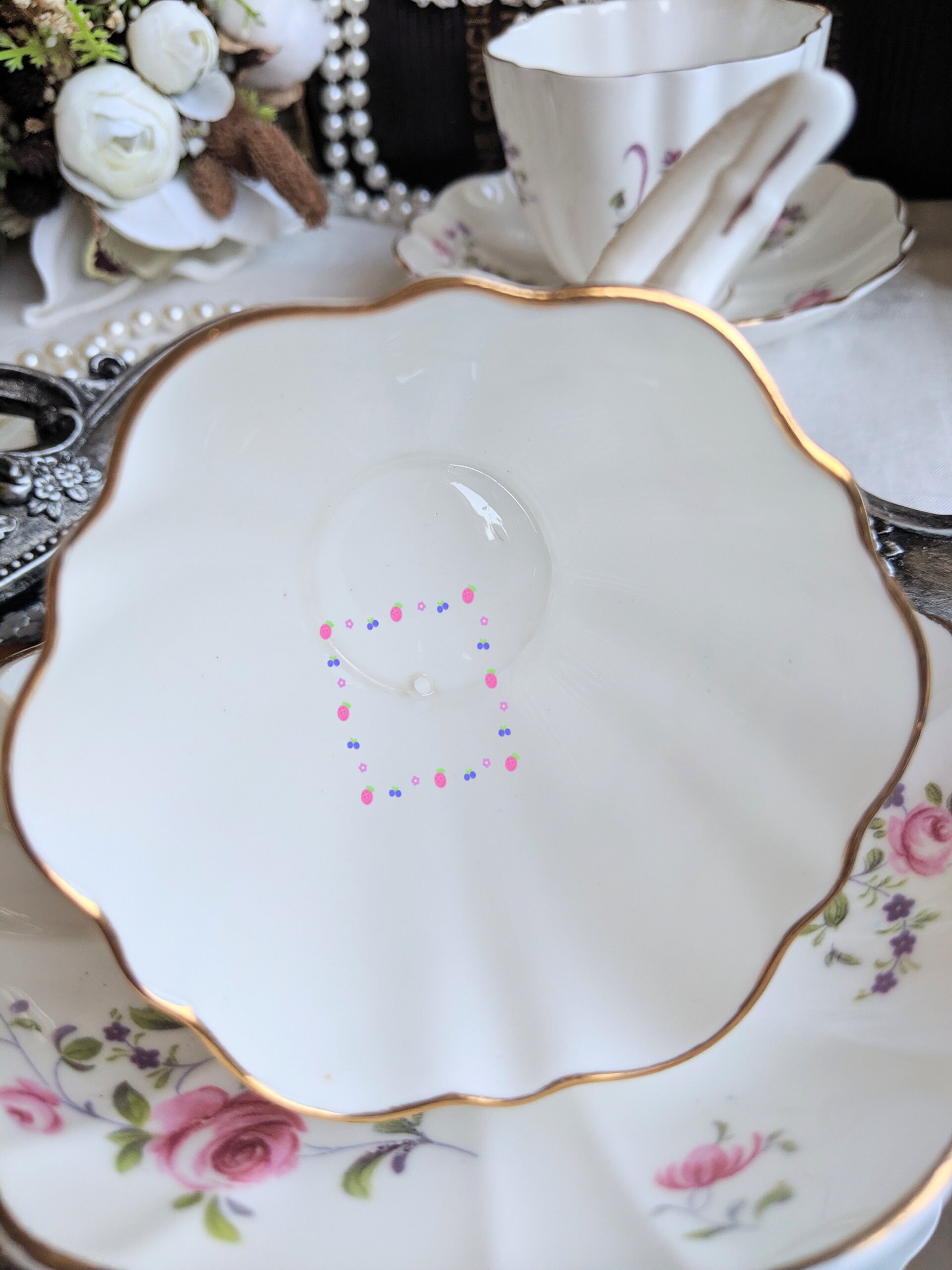 Pretty Vintage Victoria Pink Roses Victorian Scalloped Shape - Etsy