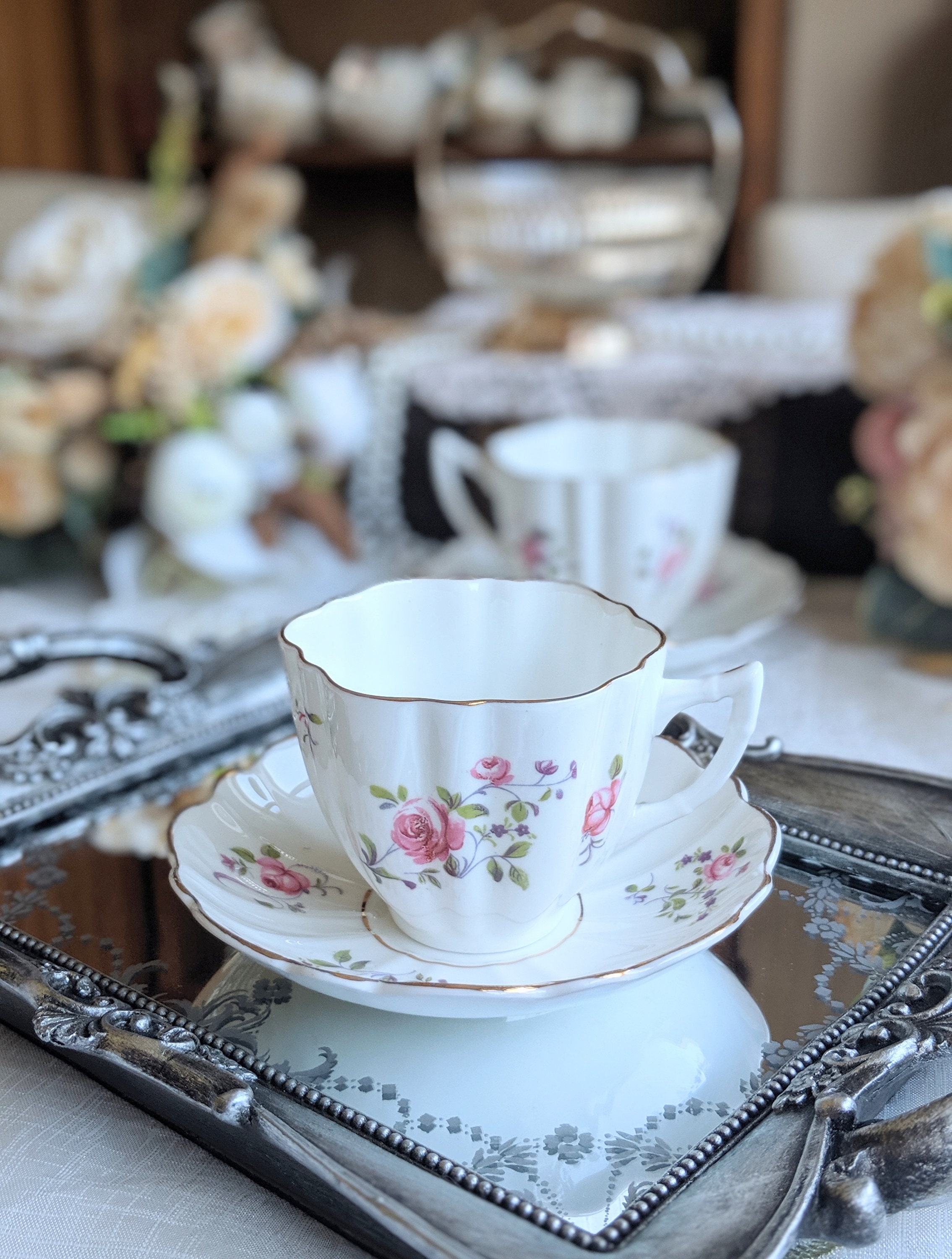 Pretty Vintage Victoria Pink Roses Victorian Scalloped Shape - Etsy