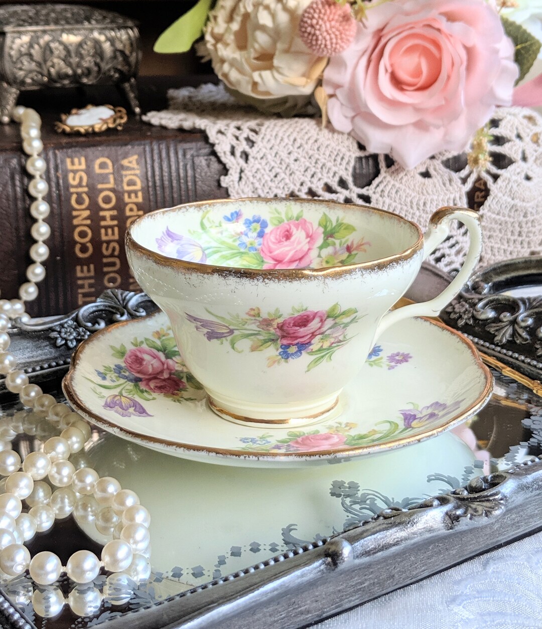 Lovely Vintage E.B Foley Tulip Pale Green Bone China Teacup and Saucer ...