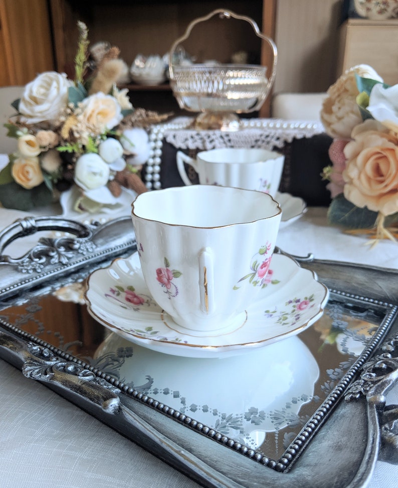 Pretty Vintage Victoria Pink Roses Victorian Scalloped Shape - Etsy