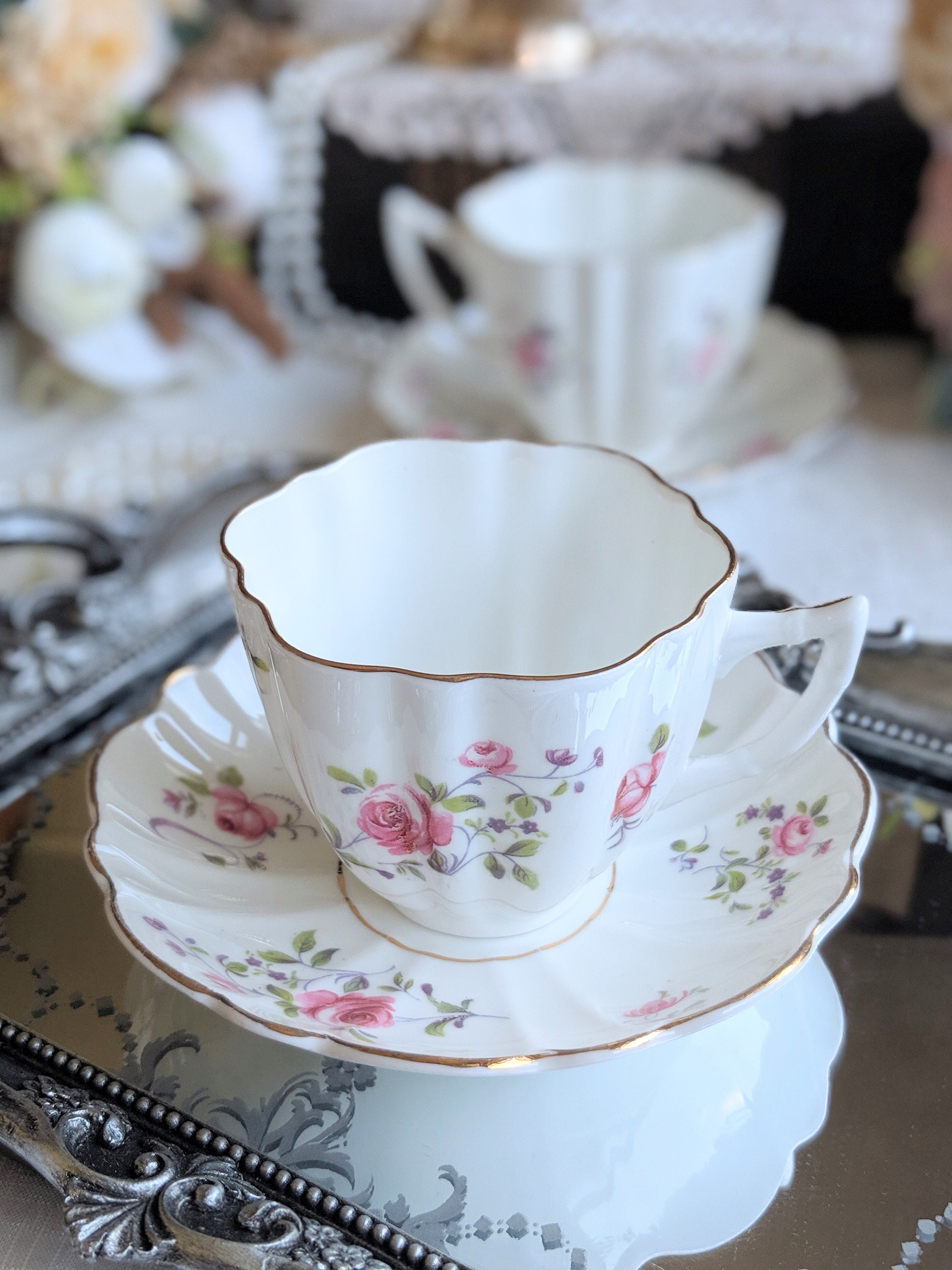 Pretty Vintage Victoria Pink Roses Victorian Scalloped Shape - Etsy