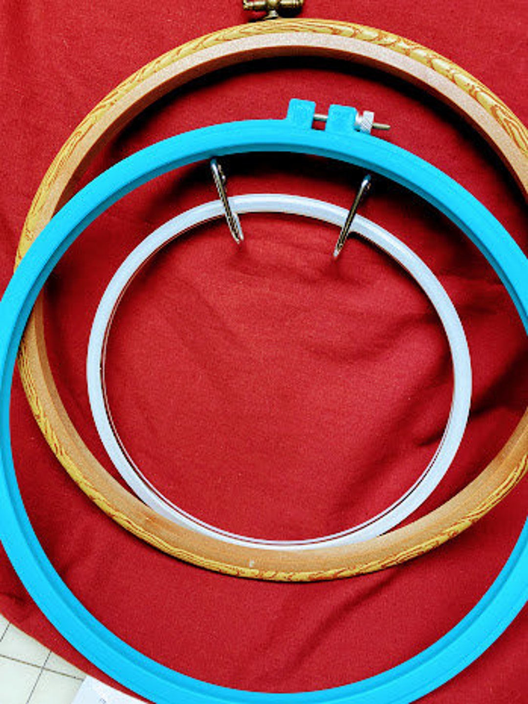 Bundle of 34 Spring Tension Embroidery Hoops: Cross Stitch Frames in ...