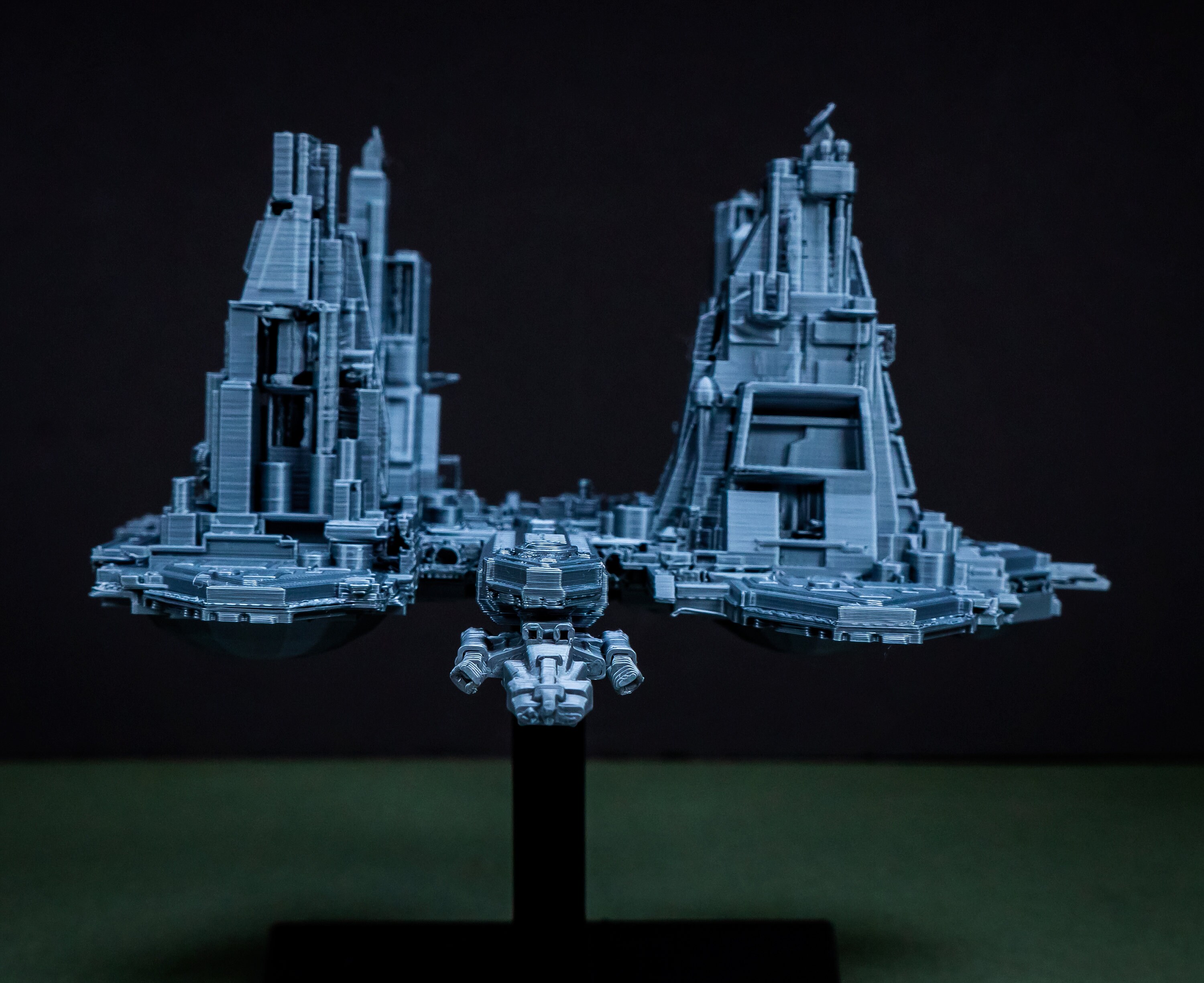 THE REFINERY Installation Plastic Model Spaceship ALIEN | Etsy