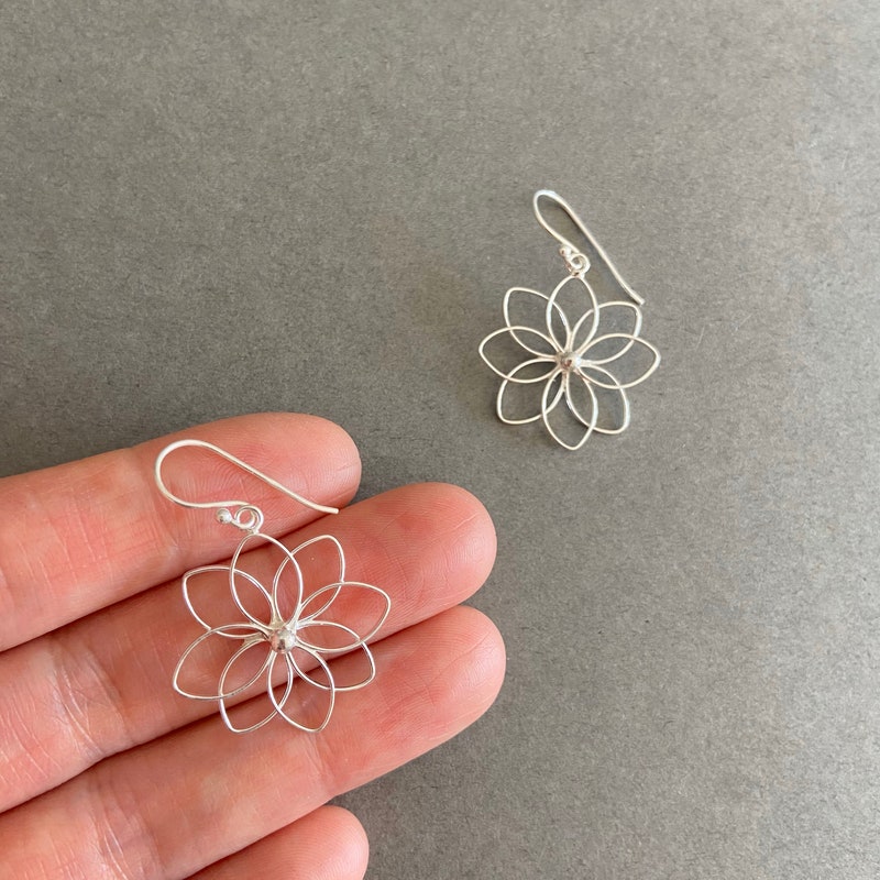 Silver Flower Earrings - Etsy