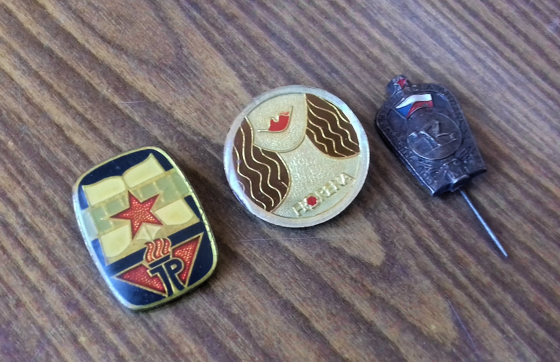 Set of 3 Vintage Badges Pioneer Badges of the Former East - Etsy