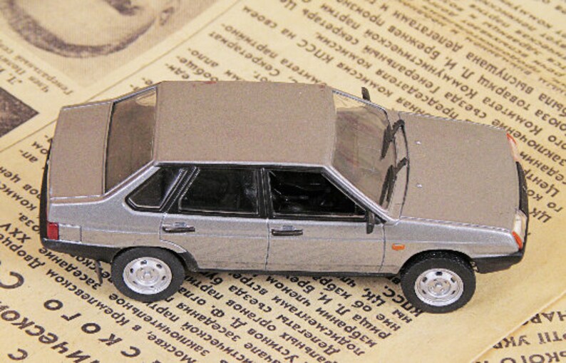 VAZ 2109 Sputnik Collectible Car Model Scale 1:52. Deagostini Vintage ...