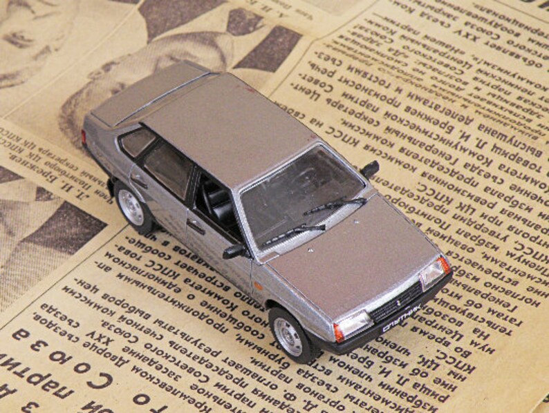 VAZ 2109 Sputnik Collectible Car Model Scale 1:52. Deagostini Vintage ...