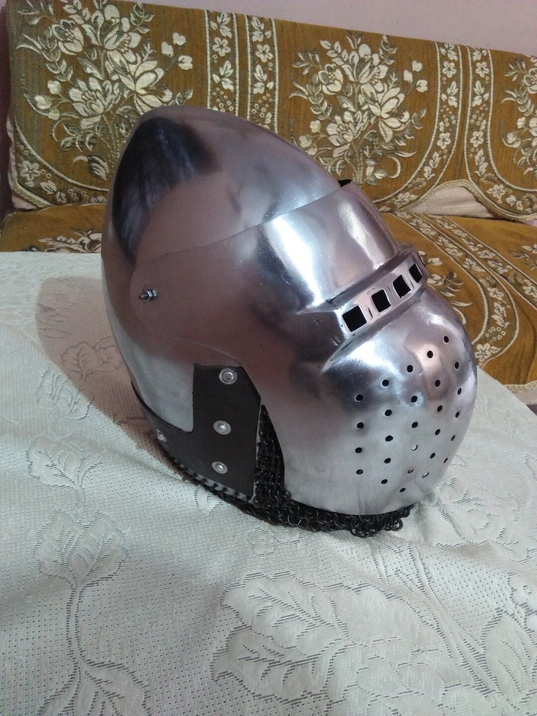 Medieval Knight Bascinet Helmet With Chainmail Aventail Battle-ready ...