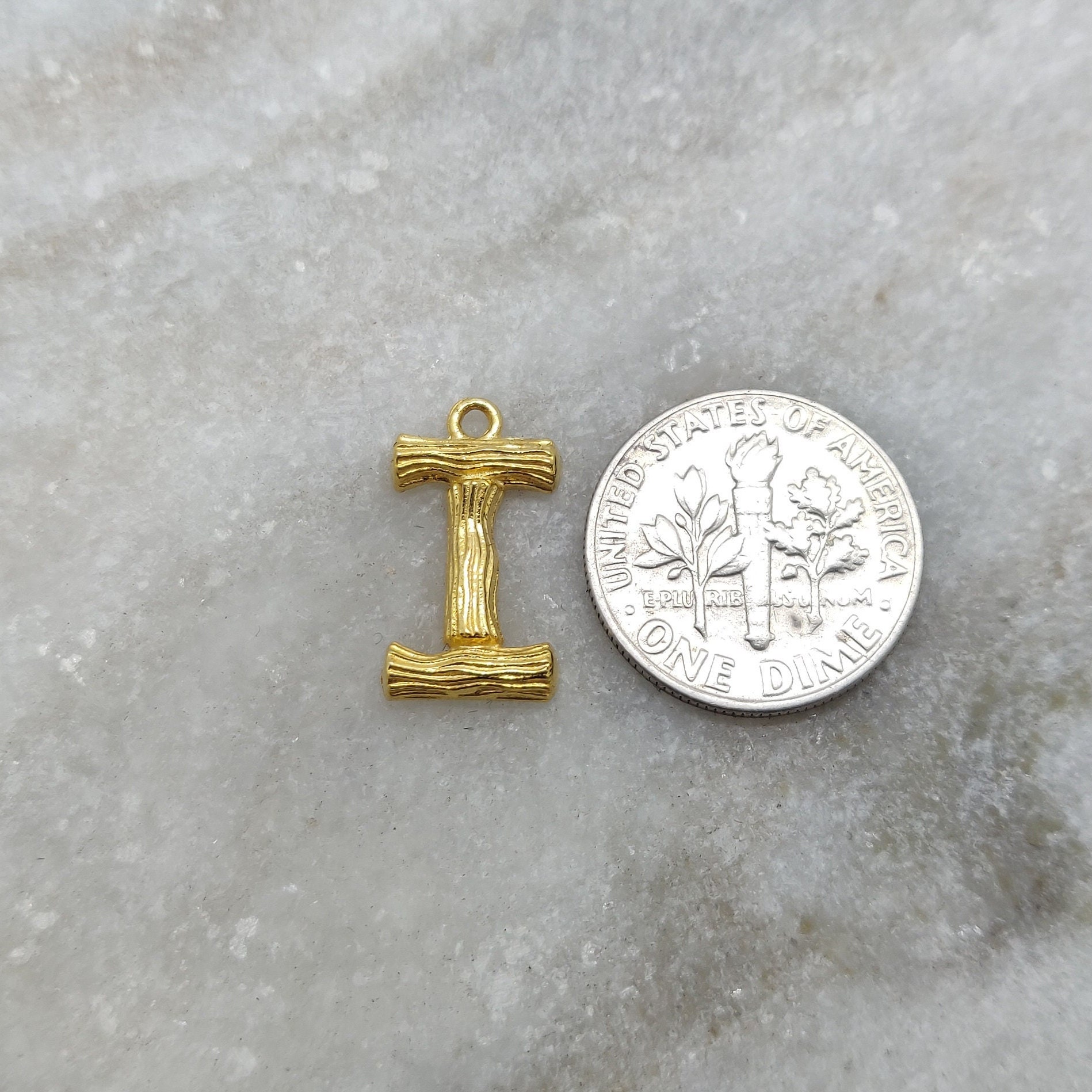 18K Solid Yellow Gold 'I' Initial Letter Pendant - Etsy