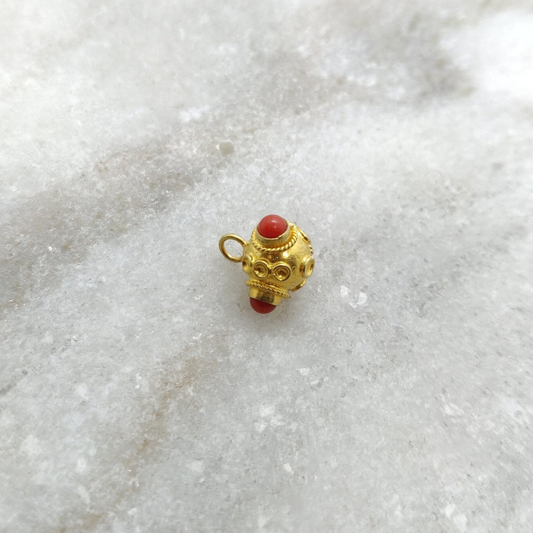 18k Yellow Gold Pendant, 18k Gold With Coral Color Stone Round Bead ...