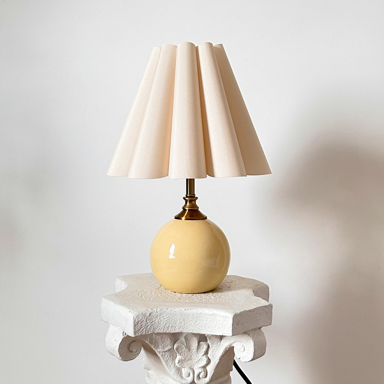 Handmade Beige Ceramic Table Lamp 110-250V, Beige Black Trim Flower ...