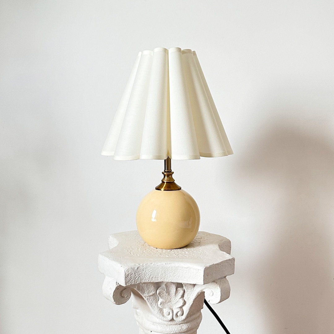Handmade Beige Round Ceramic Table Lamp 110-250V, Flower Ruffle Cream ...