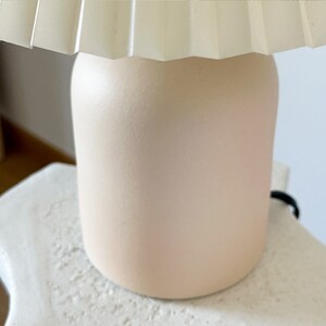 Beige Ceramic Table Lamp Vintage Style Sturdybase 110-240v, Fabric ...