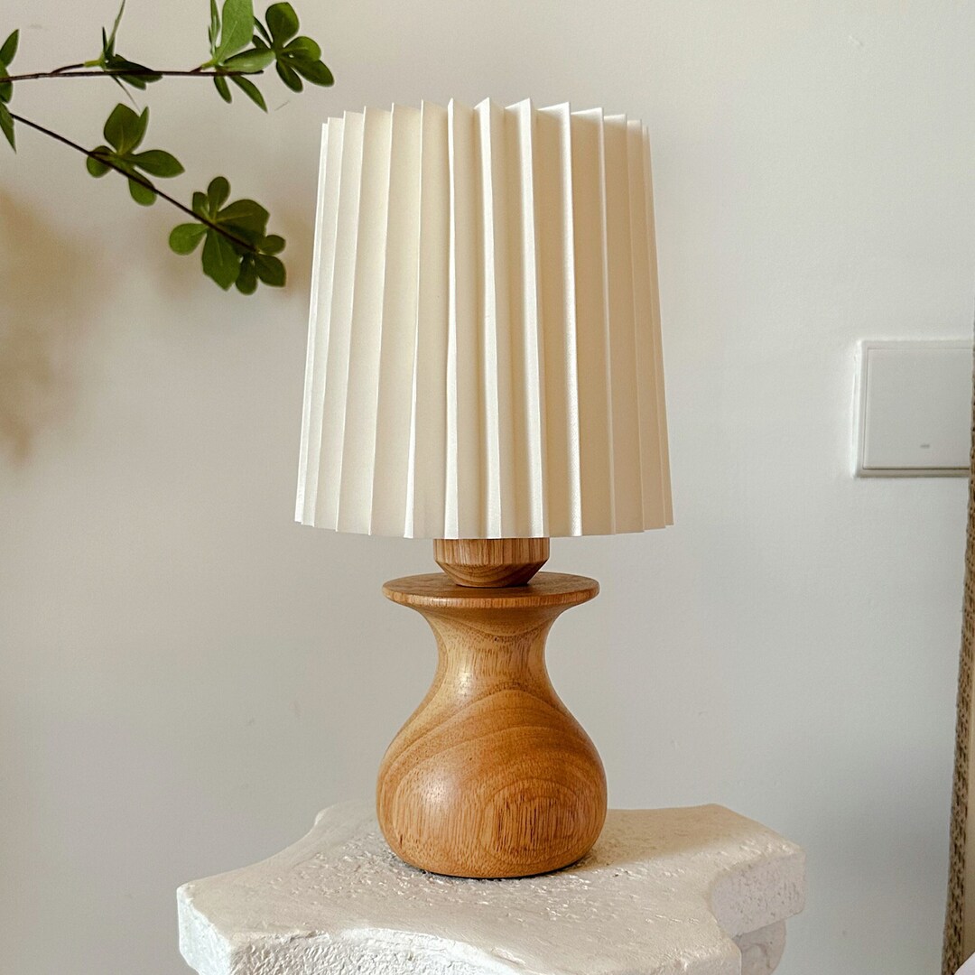 Retro Small Wooden Pleated Table Lamp, 110-240V Fabric Shade Bedroom ...