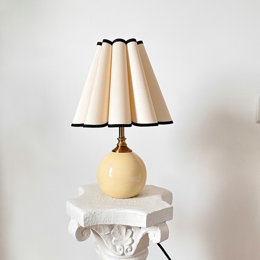 Handmade Beige Ceramic Table Lamp 110-250V, Beige Black Trim Flower ...