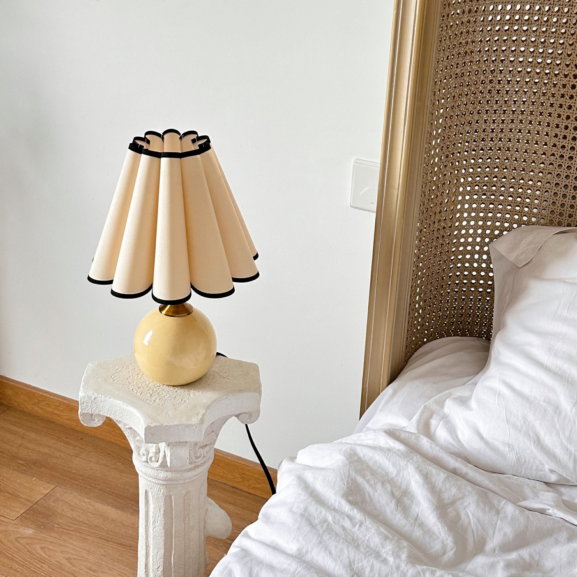Handmade Beige Ceramic Table Lamp 110-250V, Beige Black Trim Flower ...