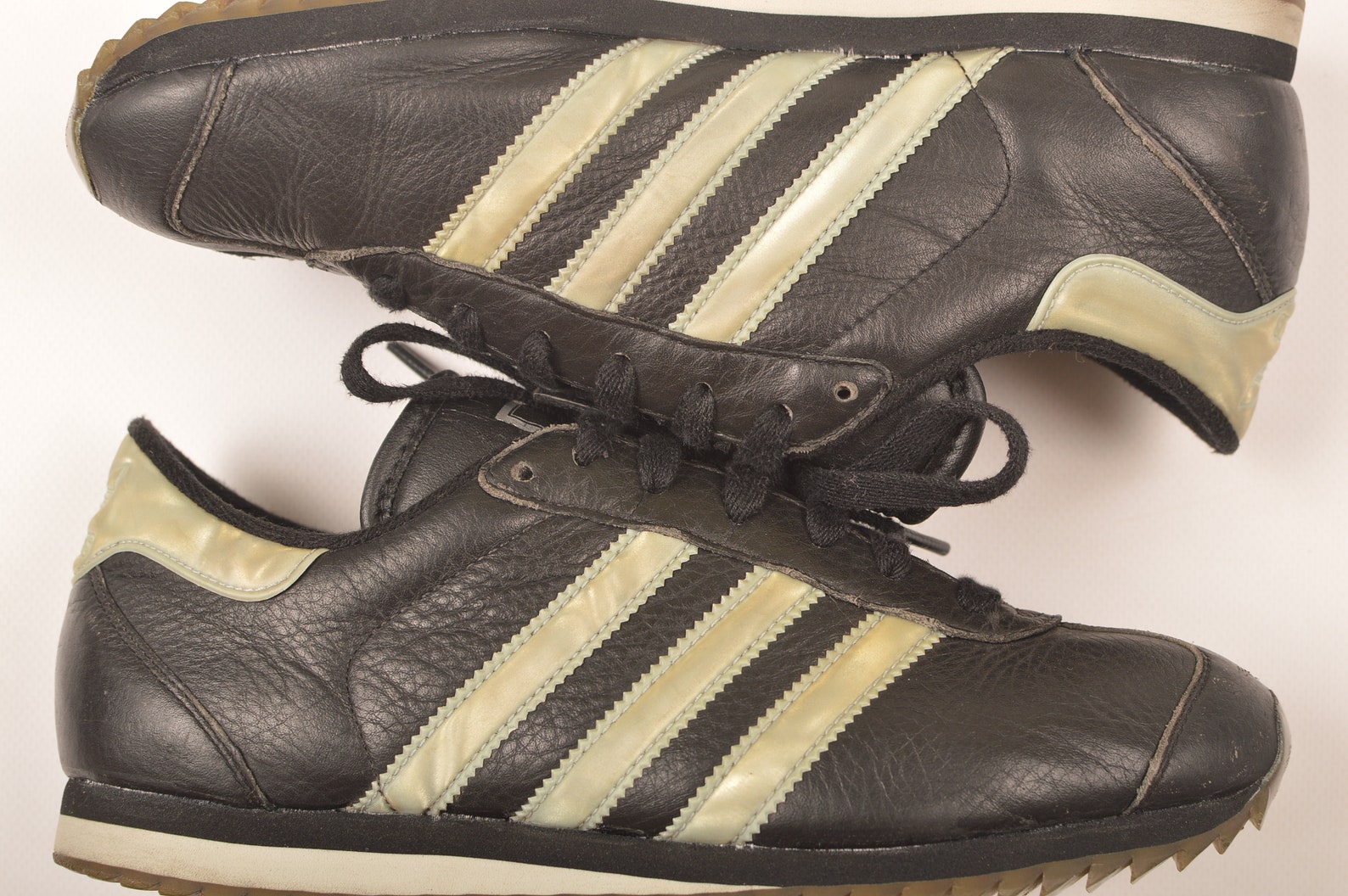Adidas Country Vintage 2000s Y2K 2002 Black Leather Sneakers Trainers ...