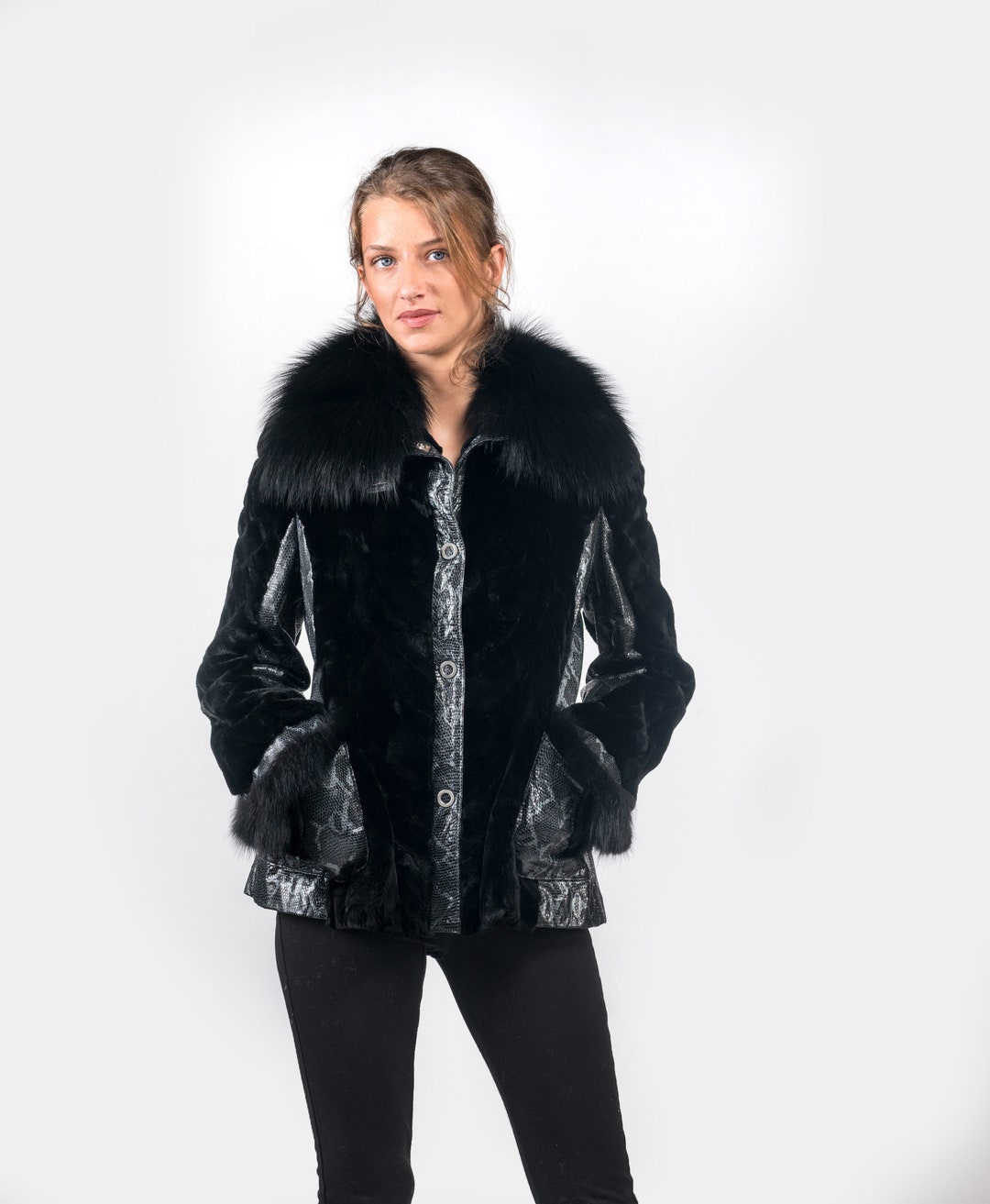 Veste en fourrure de vison en velours noir : col en fourrure de renard ...