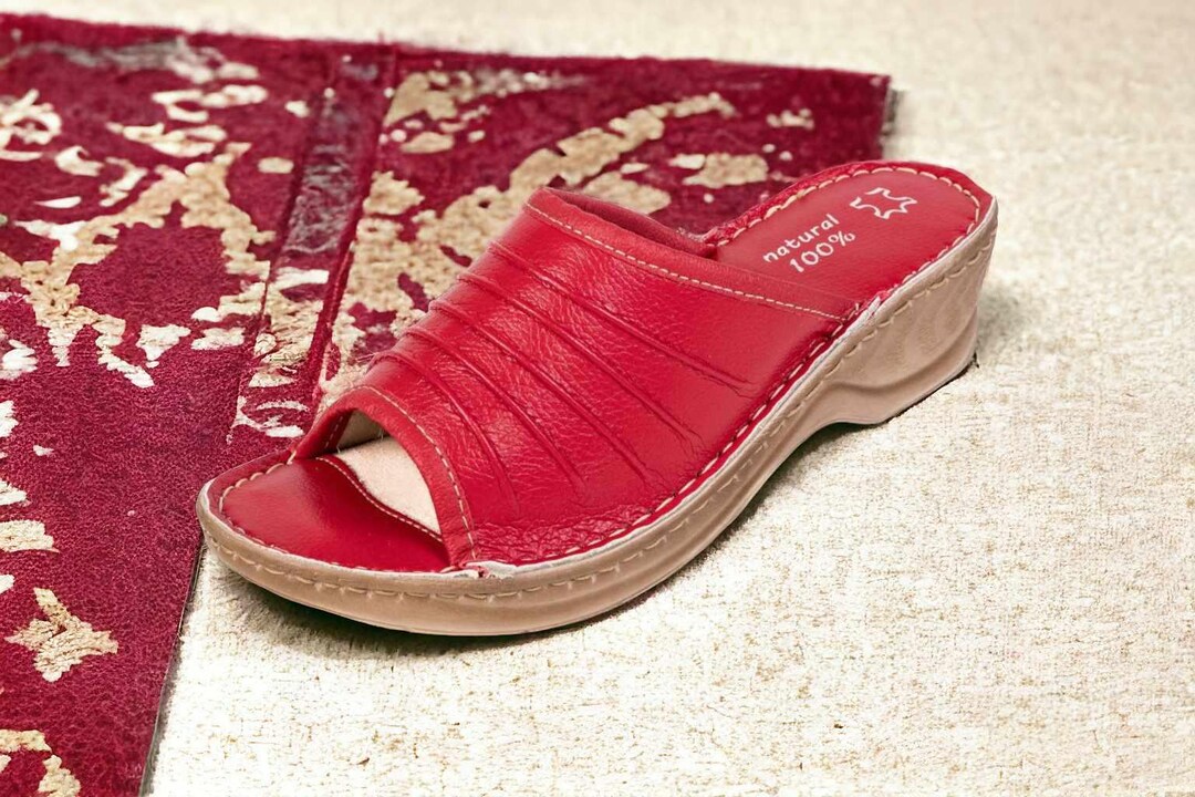 Red House Slippers Flip-flops - Etsy