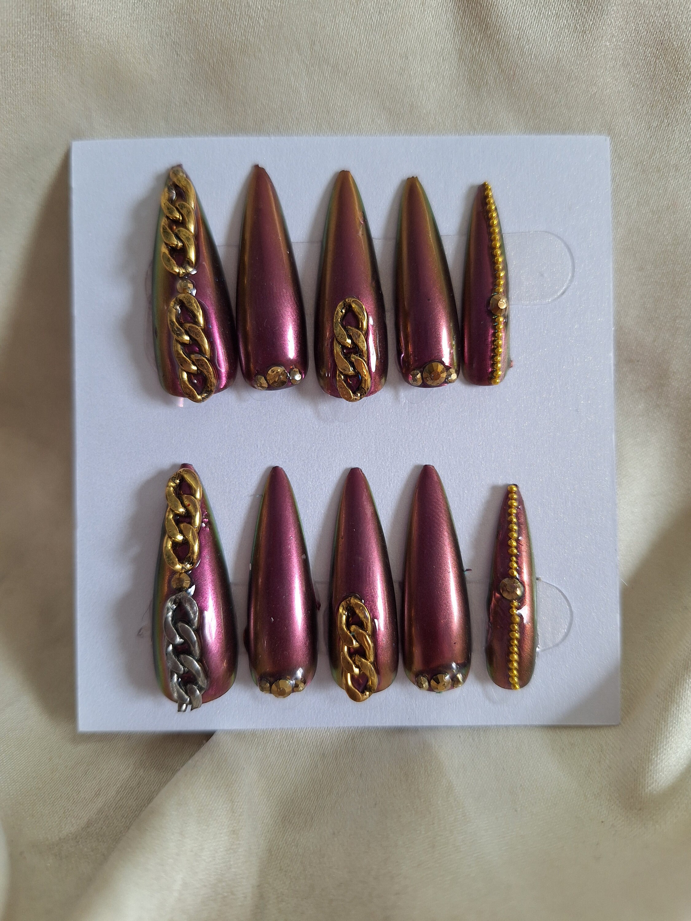 Maroon and Gold Chain Press-on Nails - Etsy