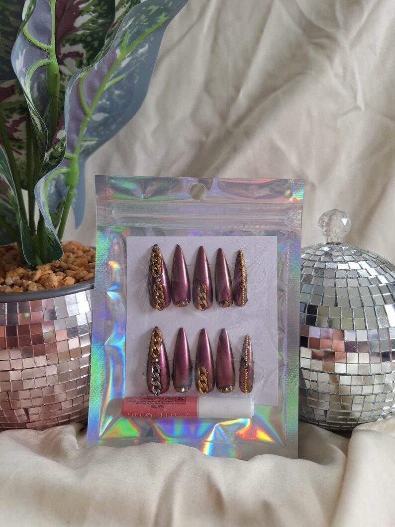 Maroon and Gold Chain Press-on Nails - Etsy