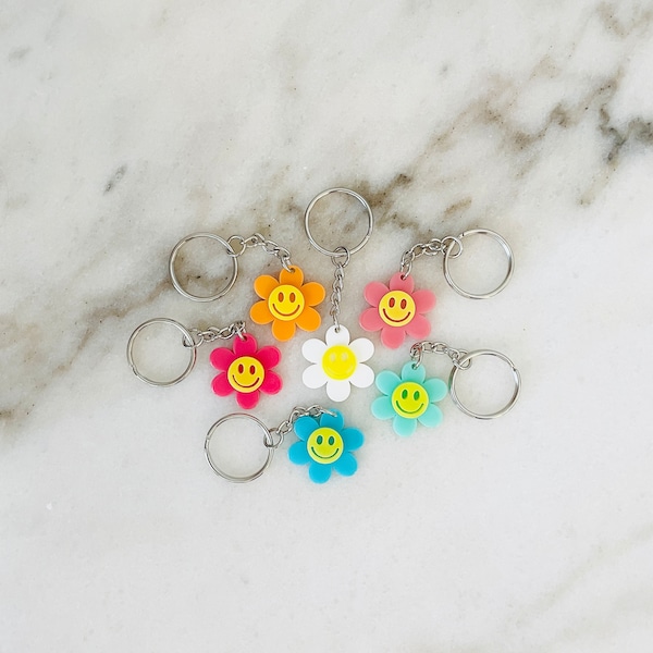 Daisy Keychain - Etsy