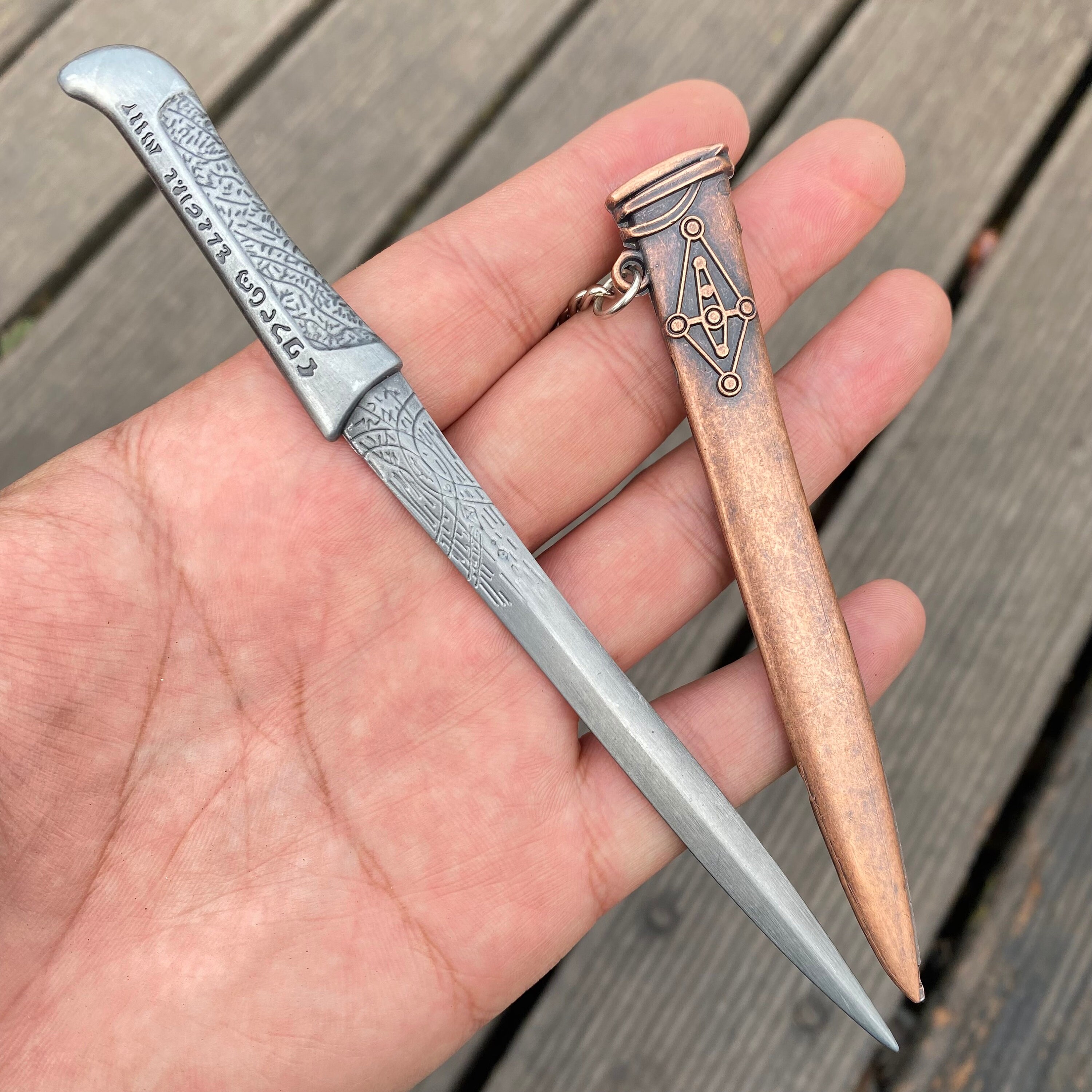 Dune Sandworm Tooth Dagger the Dune Crystal Fang Dagger Keychain Metal ...