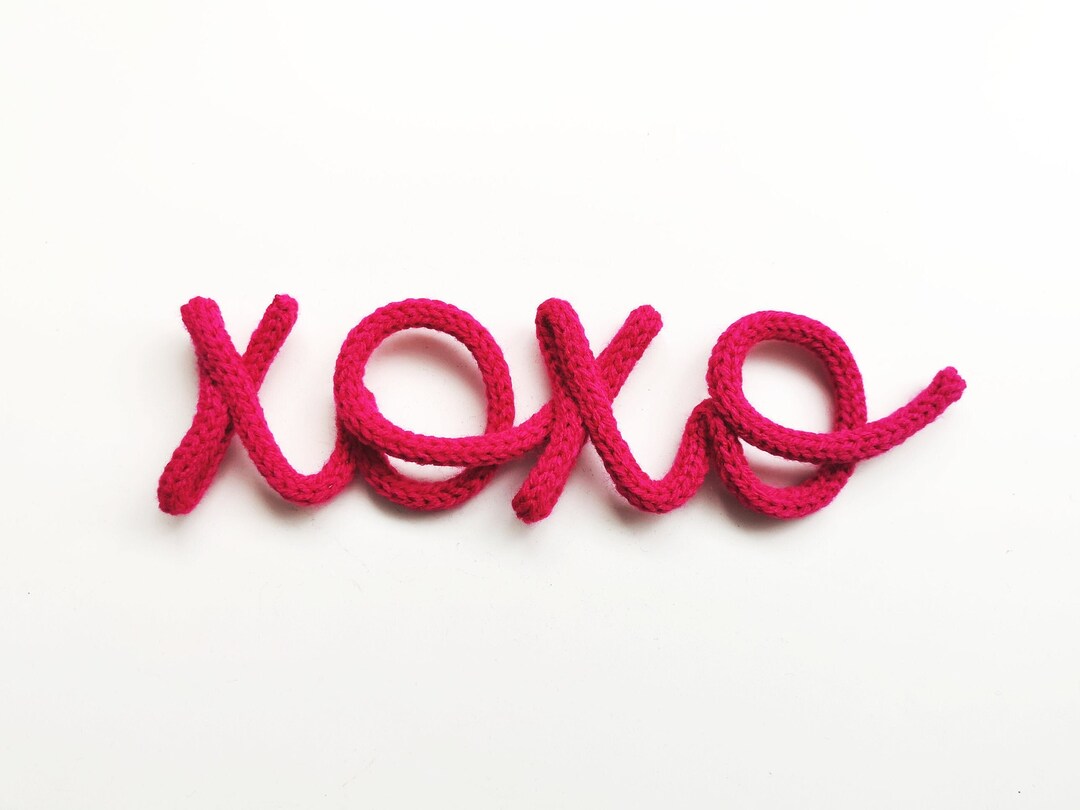 Xoxo Kisses Yarn Word Art Home Decoration, Knitted Room Decor, Wall ...