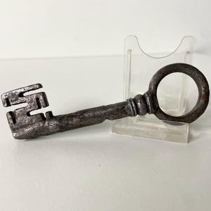 Beautiful Medieval Key - Early 15th Century - Archaeological Artefact ...