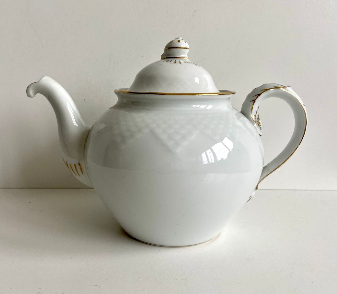 Bing and Grondahl (B&G) Teapot #92. From the 'hartmann' Series ...