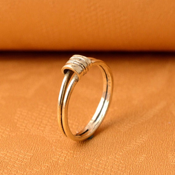 Wrapped ring knot store