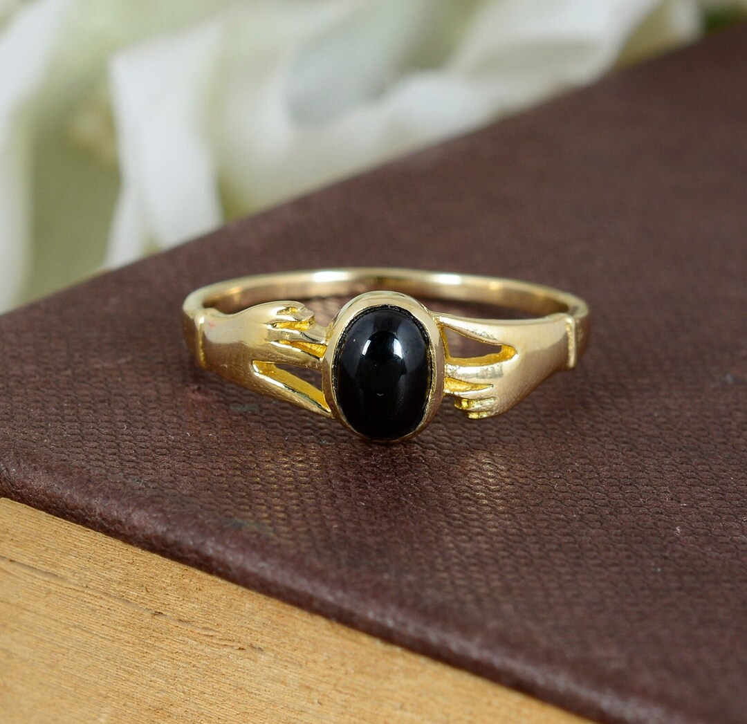 Black Onyx Hand Ring, Gold Onyx Ring, Dainty Ring, Pinky Ring, Hands ...