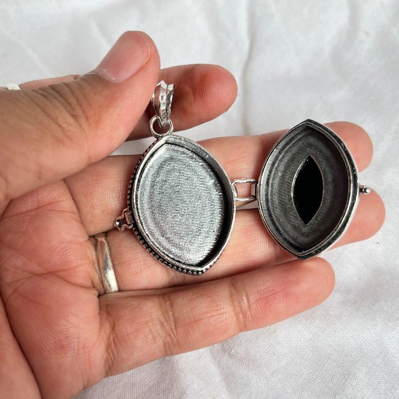 Gothic Locket - Etsy
