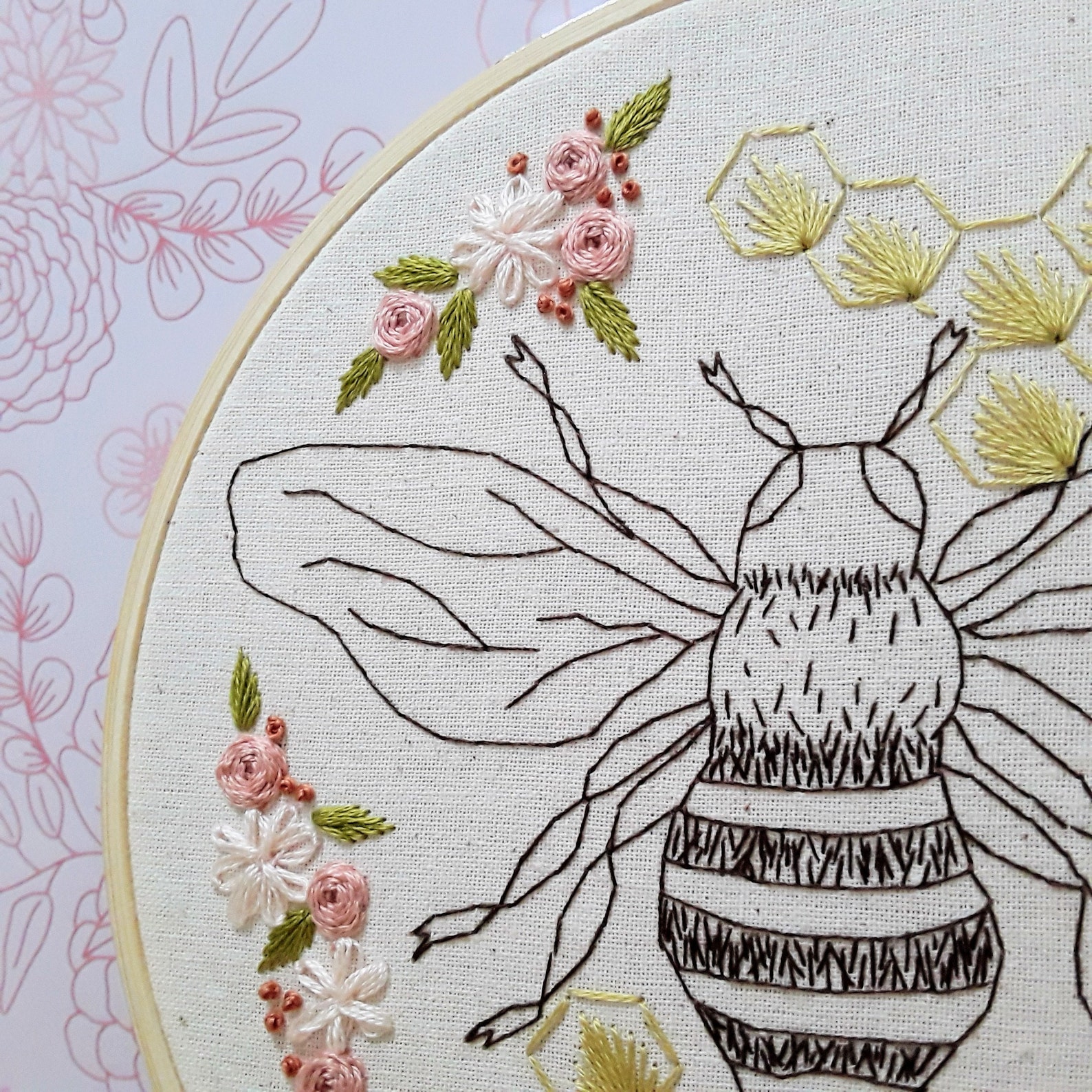 Spring Bee Embroidery Pattern Floral Embroidery PDF Pattern Digital ...