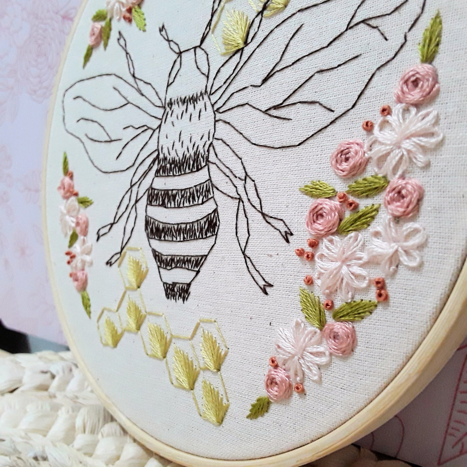 Spring Bee Embroidery Pattern Floral Embroidery PDF Pattern Digital ...