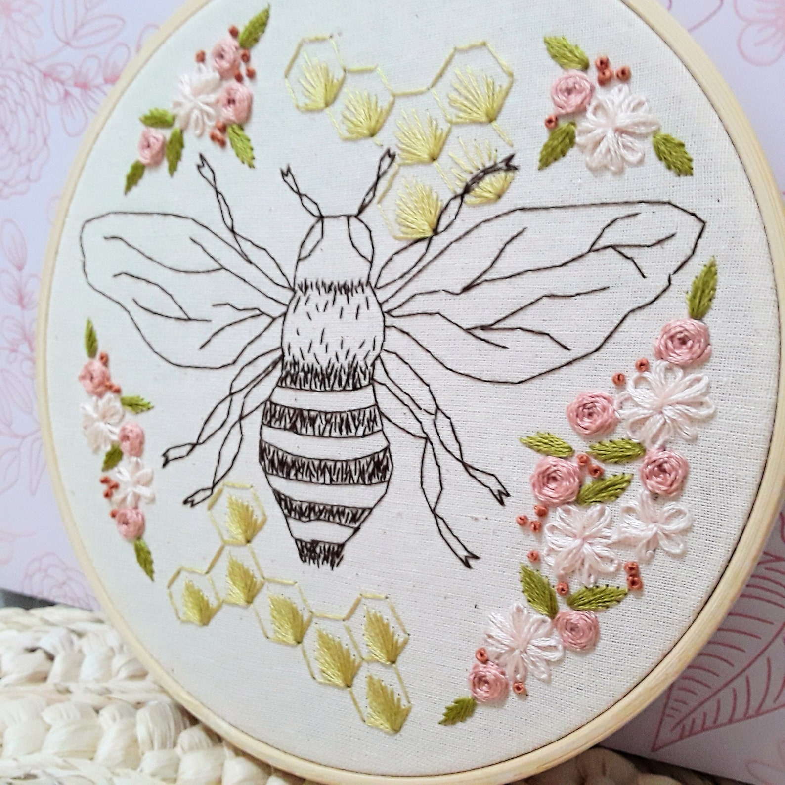Spring Bee Embroidery Pattern Floral Embroidery PDF Pattern Digital ...