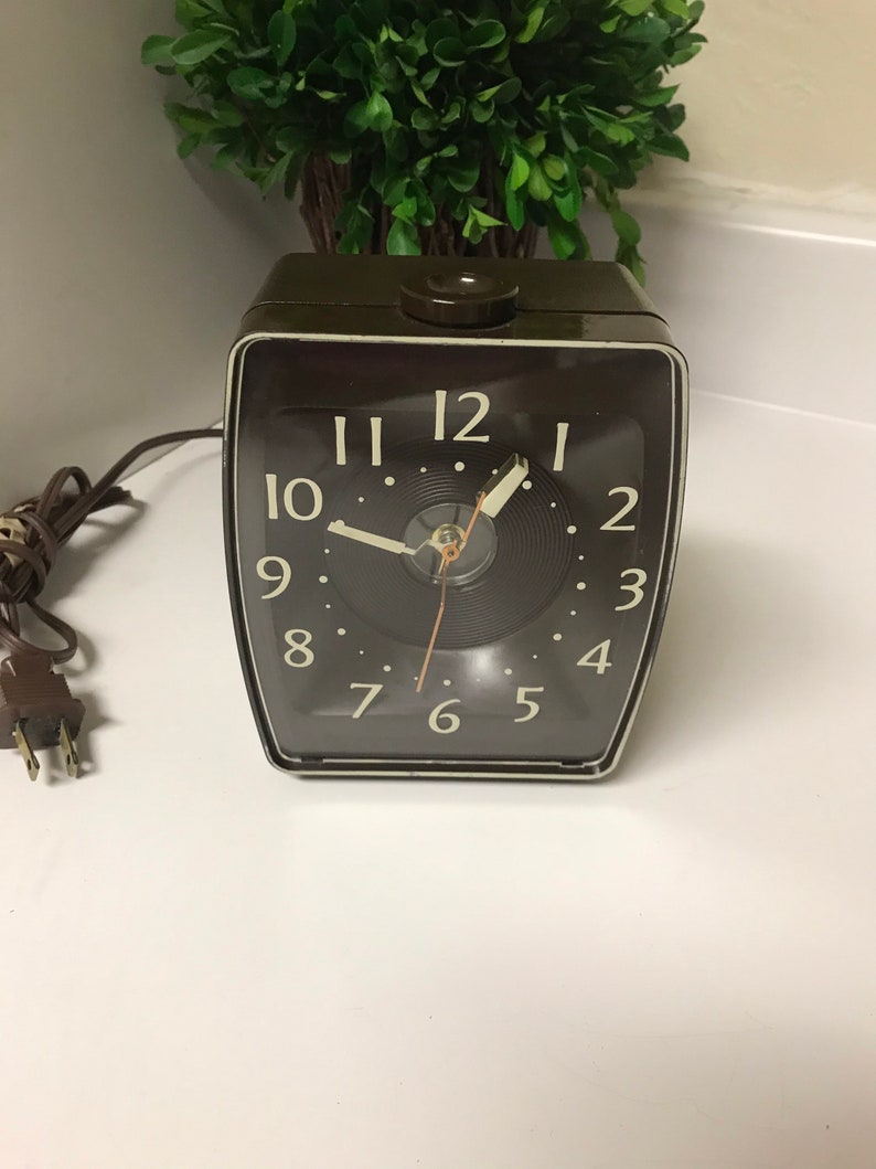 Vintage Lighted Clock - Etsy