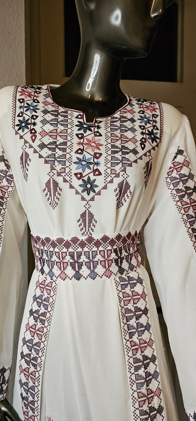White Jordanian Palestinian Thobe Dress Kaftan Abaya With Purple & Pink ...