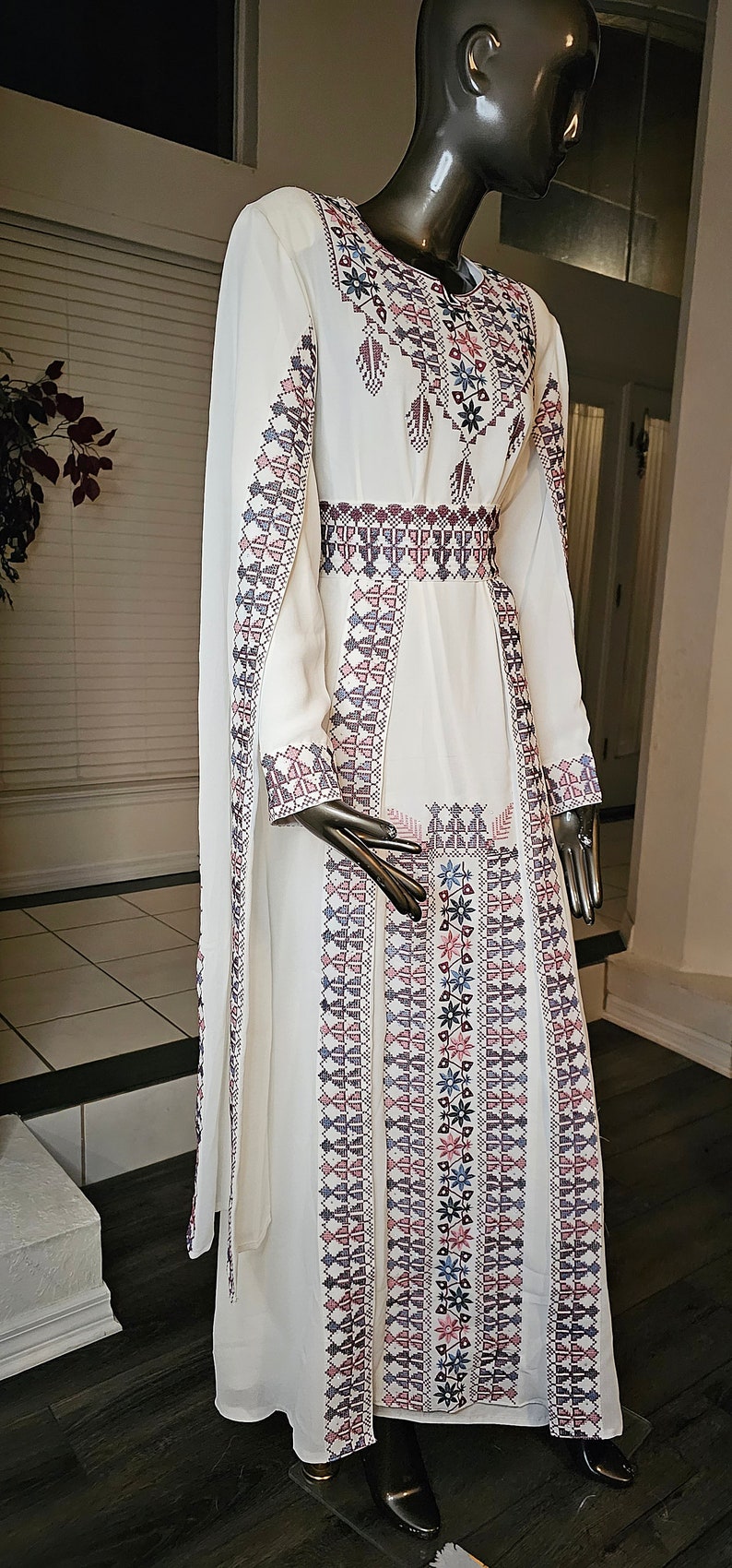 White Jordanian Palestinian Thobe Dress Kaftan Abaya With Purple & Pink ...