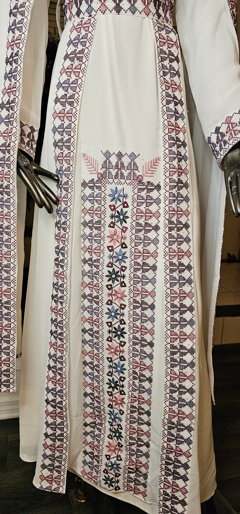 White Jordanian Palestinian Thobe Dress Kaftan Abaya With Purple & Pink ...