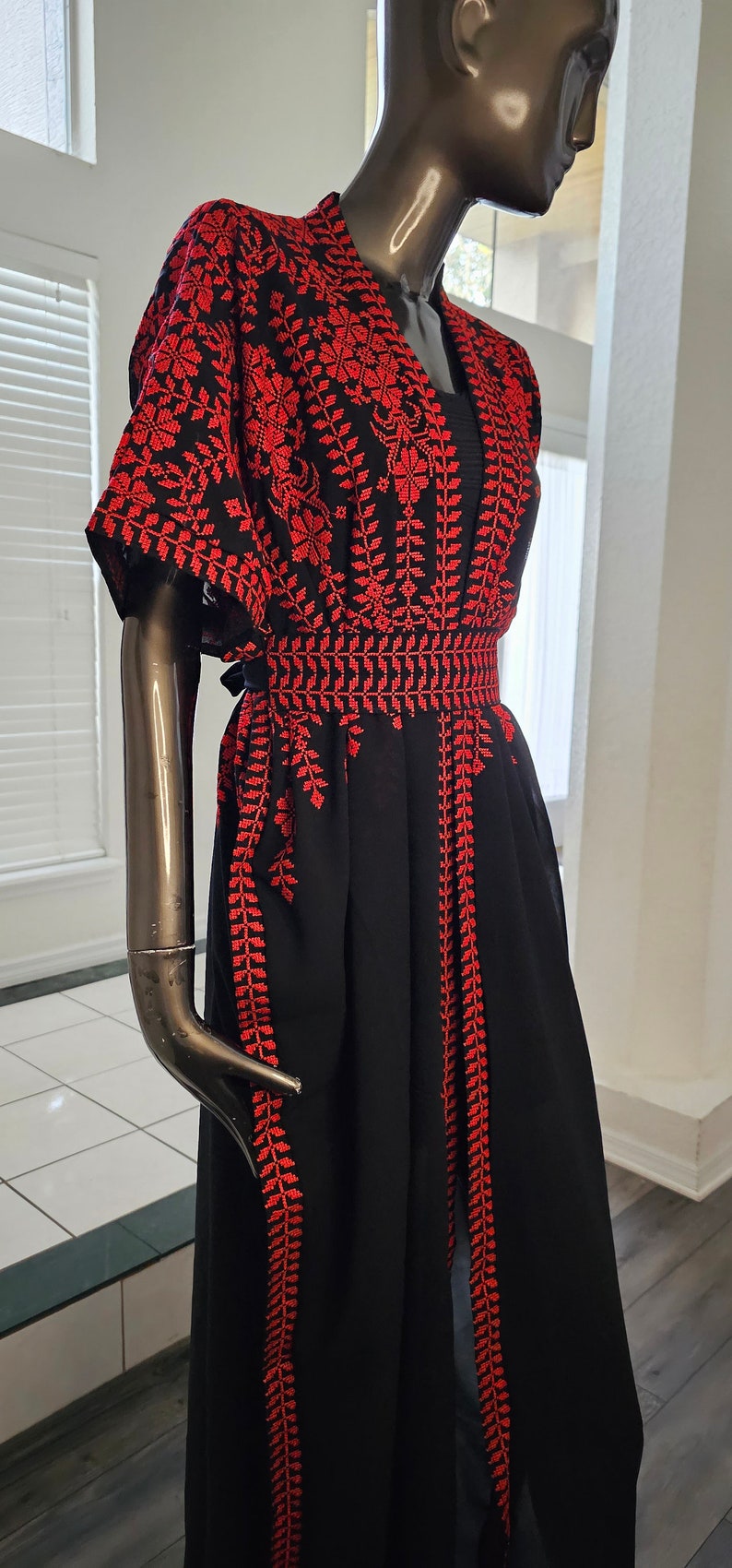 Palestinian Jordanian Black Embroidered Tatreez Abaya / Bisht / Kaftan ...