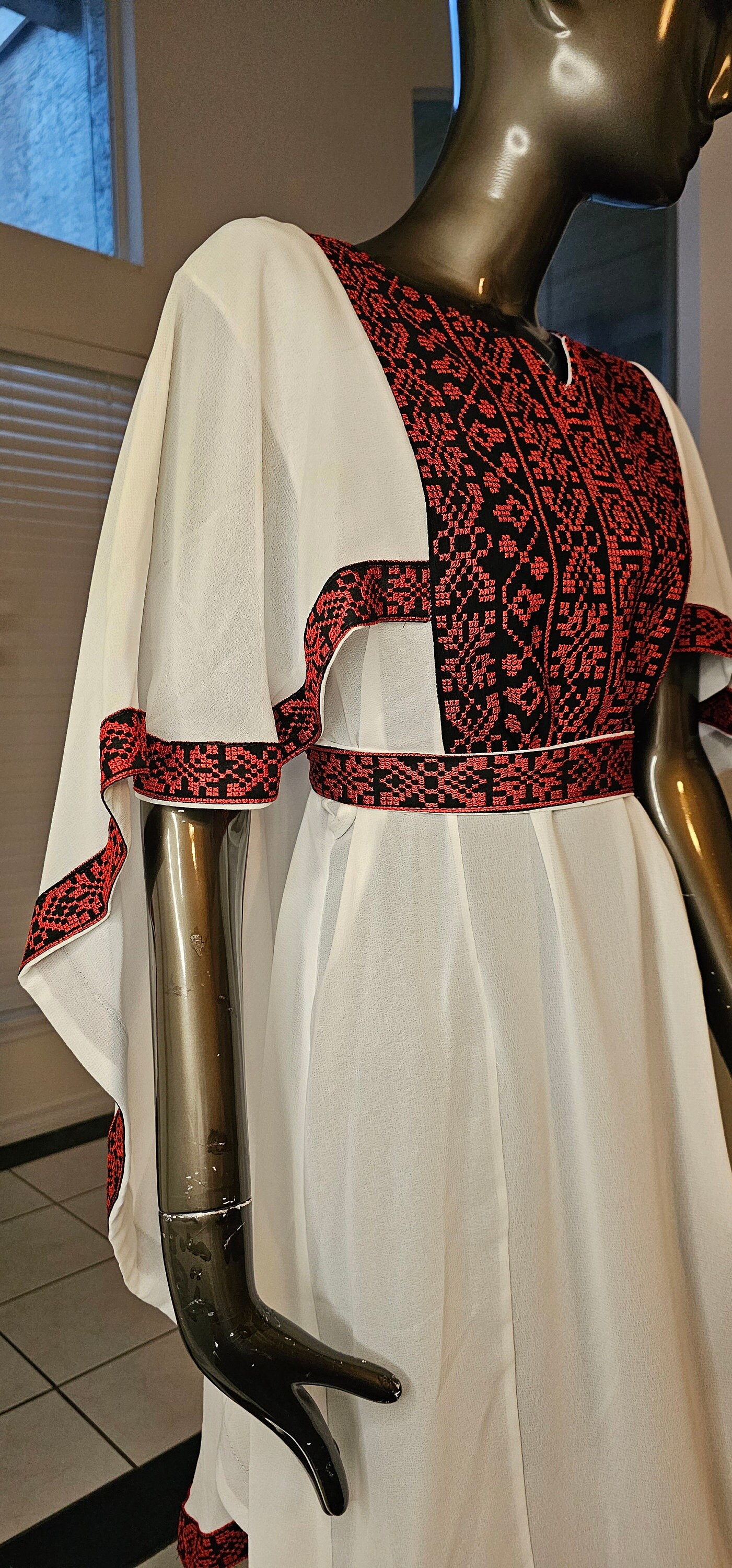 Modern Traditional Embroidered Palestinian Jordanian White Dress Thobe ...