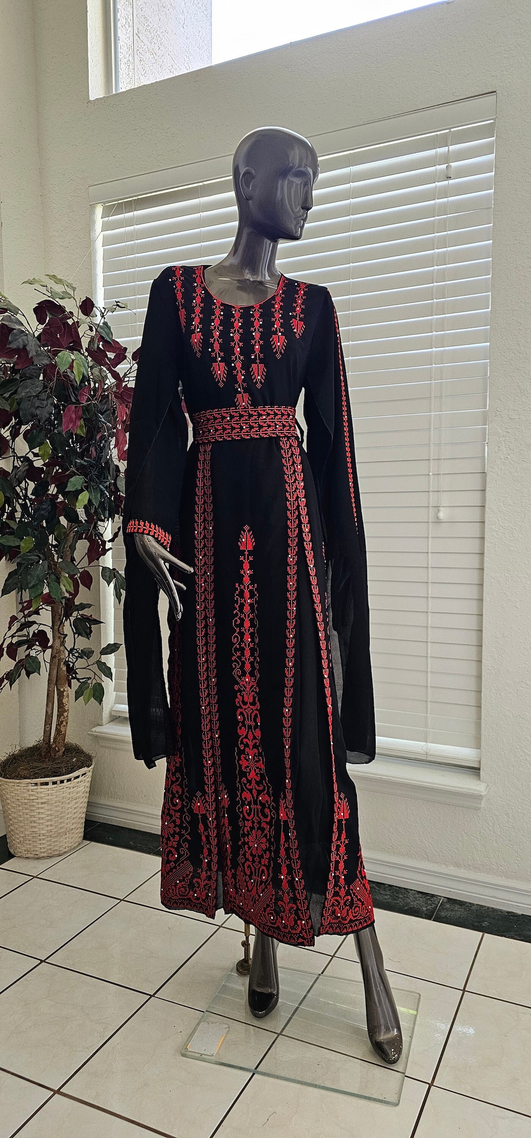 An Elegant Black Jordanian Palestinian Thobe Dress Kaftan Abaya With ...