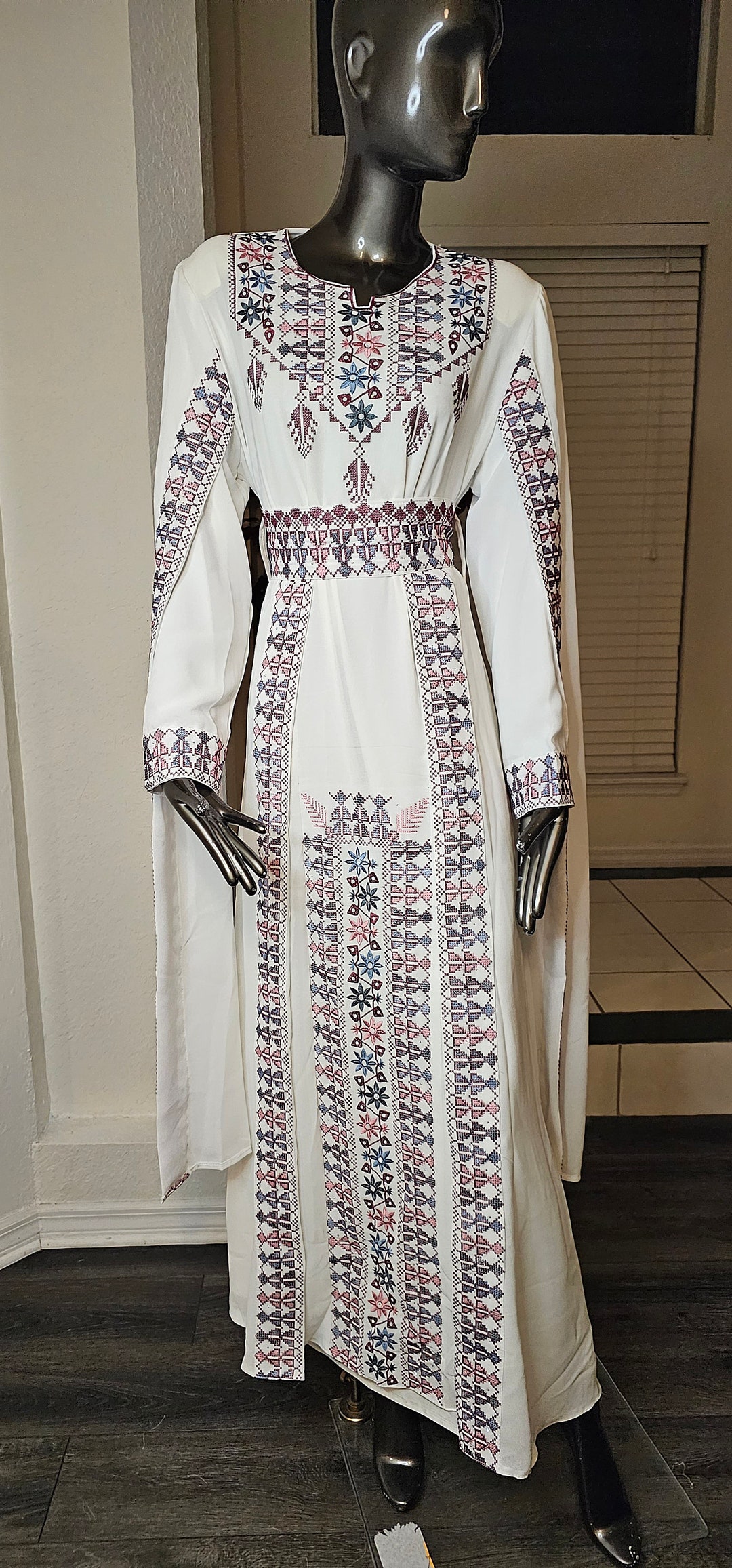 White Jordanian Palestinian Thobe Dress Kaftan Abaya With Purple & Pink ...