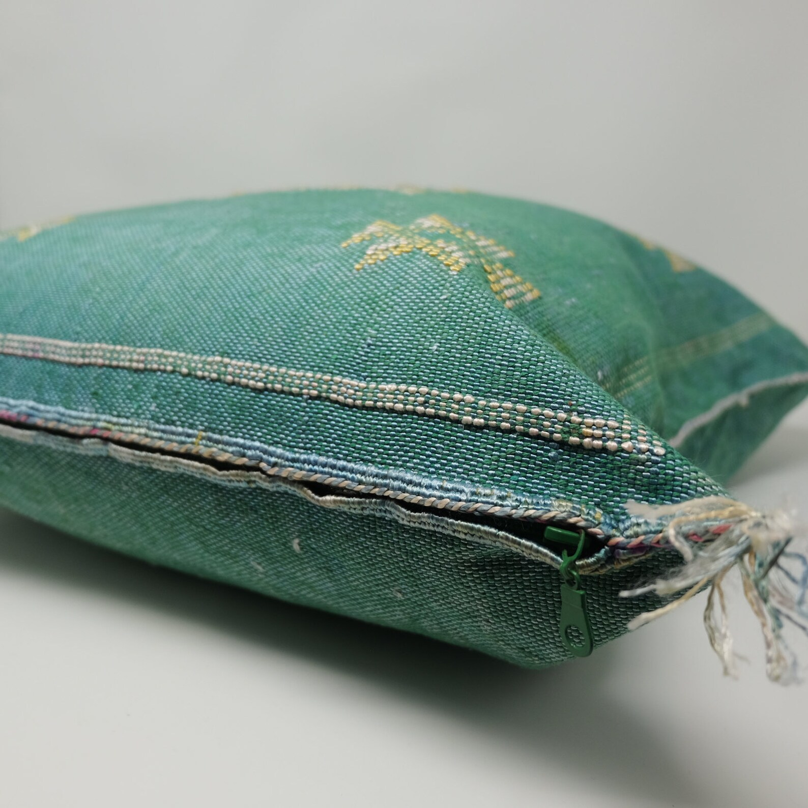 Moroccan Cover Made With Cactus Silk - Bright & Sensational - 18x18 ...