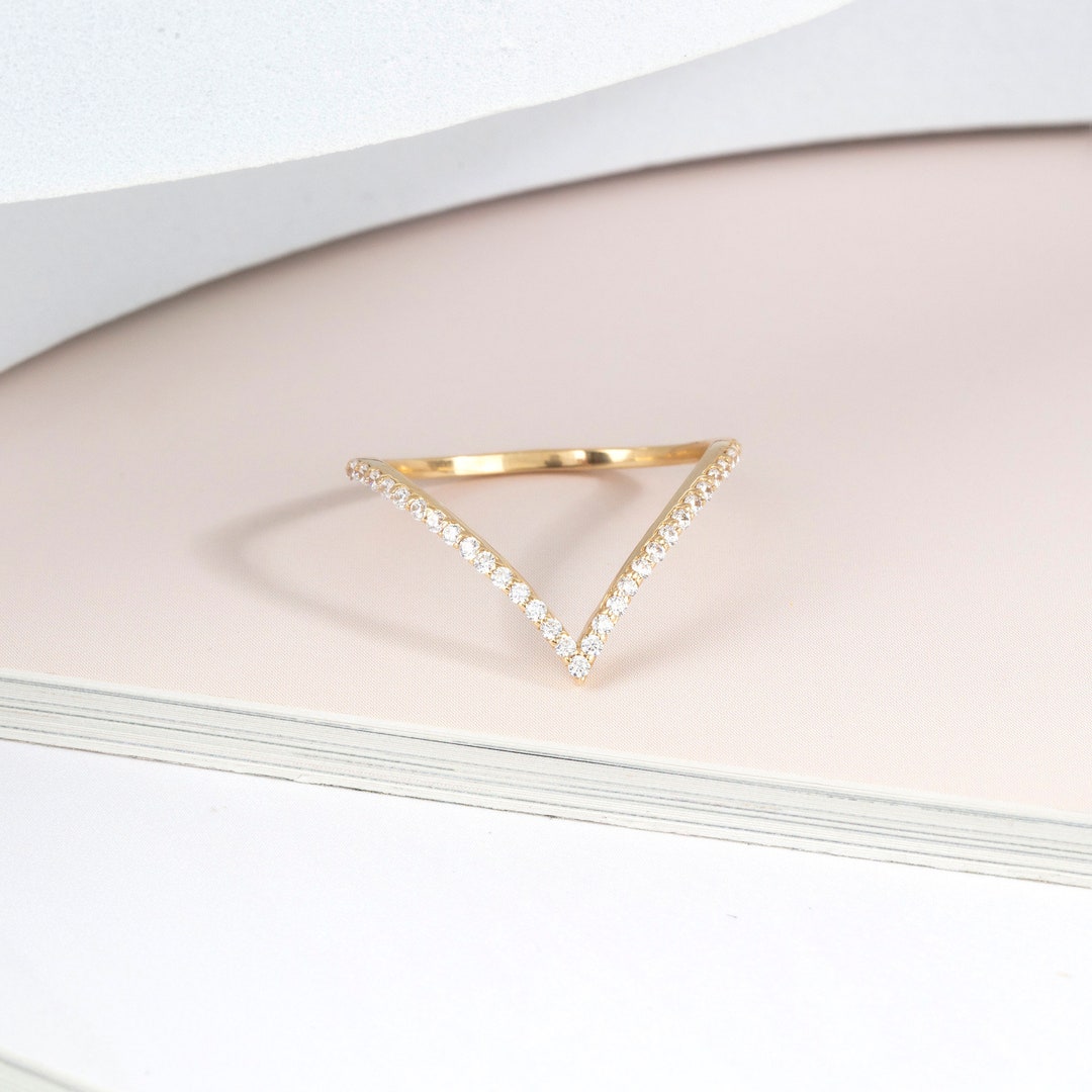 Minimalist Curve Ring - Curved Wedding Ring Women - Thin Chevron Ring ...