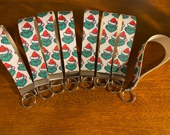 Grinch Keychain//round Acrylic Keychains// 2 - Etsy