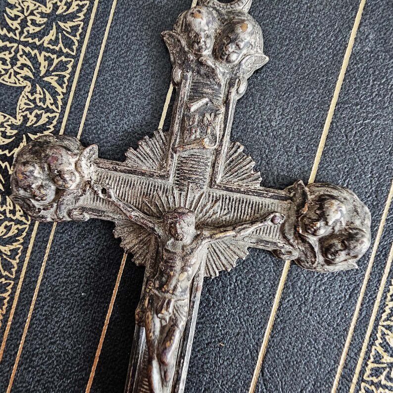 VINTAGE | Crucifix With Cherubs - Etsy