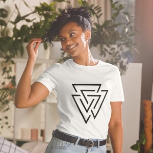 Geometric Overlaying Triangles Design Comfy Short Sleeve T-shirt Black ...