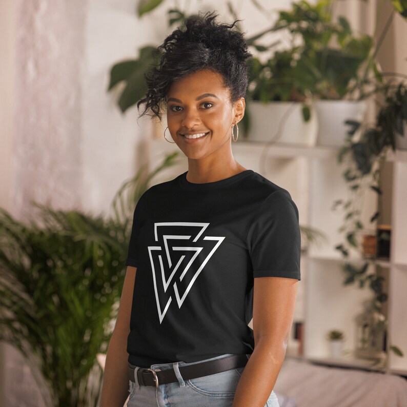 Geometric Overlaying Triangles Design Comfy Short Sleeve T-shirt Black ...